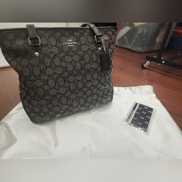 Coach | Bags | Coach Handbagwith The Style Number F58282 Comes Wdust ...